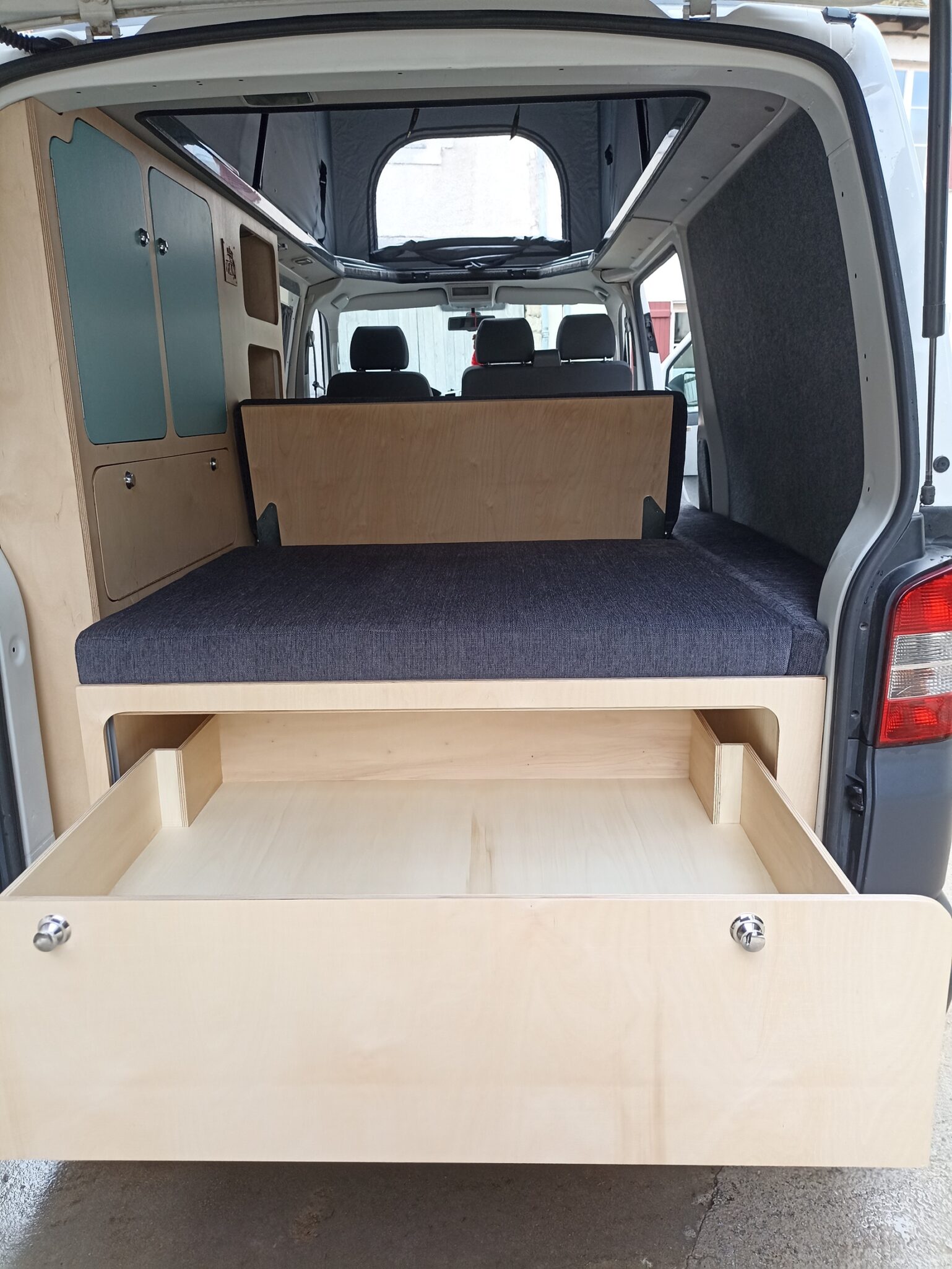 Volkswagen T5 - van aménagé pour 4 personnes