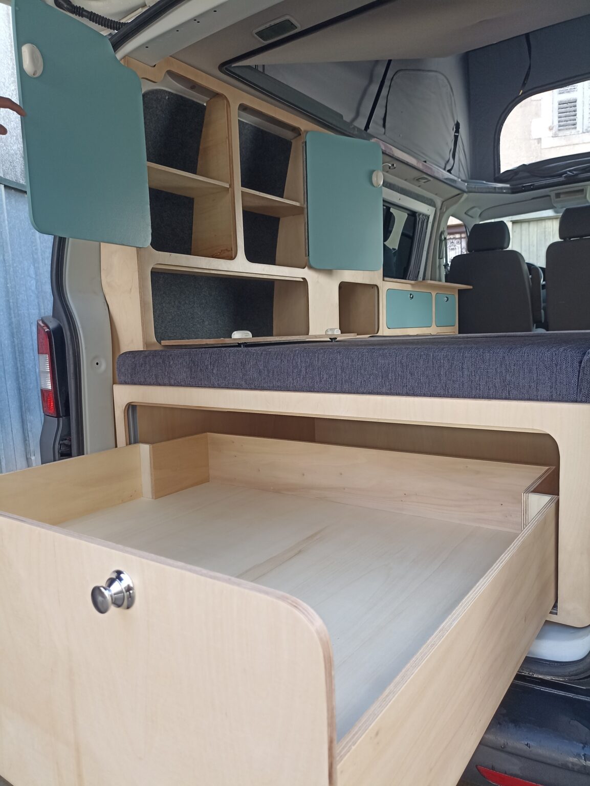 Volkswagen T5 - van aménagé pour 4 personnes