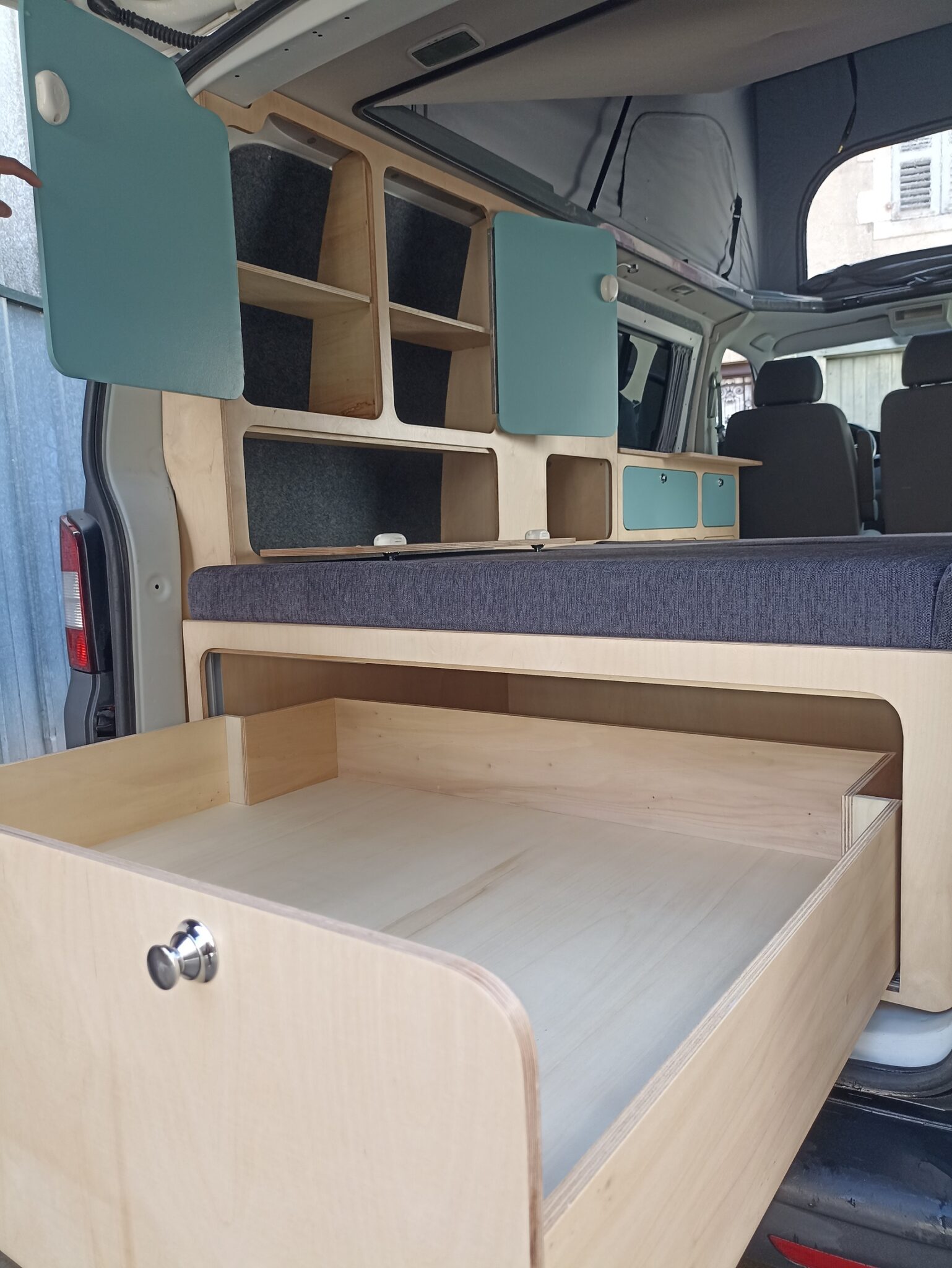 Volkswagen T5 - van aménagé pour 4 personnes